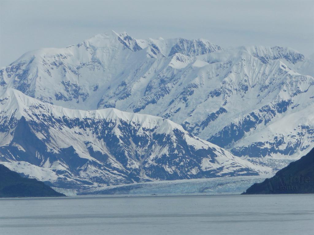 Geleira Hubbard: uma maravilha natural de gelo azul translúcido no meio ...